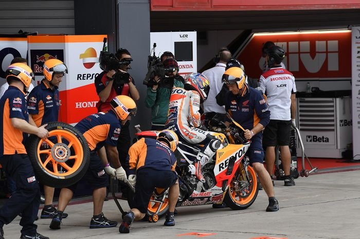 7 Karir Tersembunyi di Balik Kesuksesan Balap MotoGP dan F1 - OtoGears.com